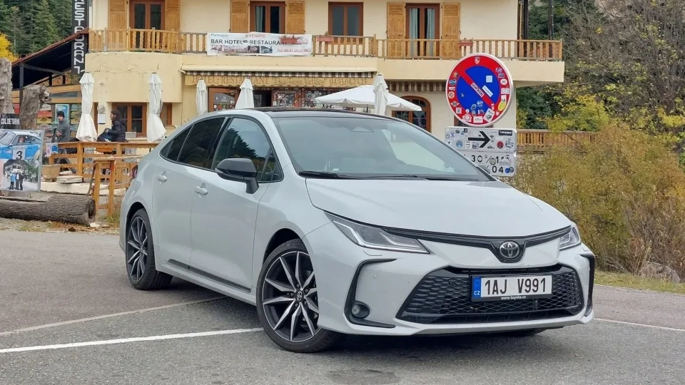 Mezi 10 nejprodávanějších aut v Česku se dostal nečekaný model. Toyota ...