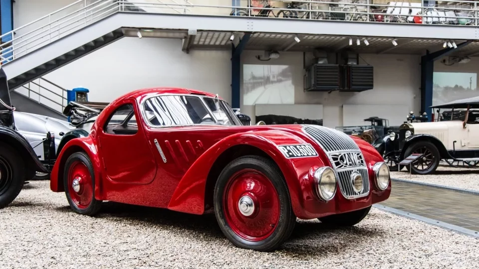 Zapomenutý sporťák Jawa 750 je jediný na světě. Skoro každý den ho ...